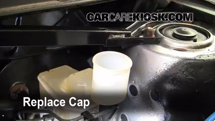 2001-2005 Toyota RAV4 Brake Fluid Level Check - 2001 Toyota RAV4 2.0L 4 ...