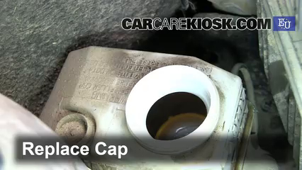 Add Brake Fluid: 1998-2005 Renault Clio - 2003 Renault Clio dCi 1.5L 4 ...