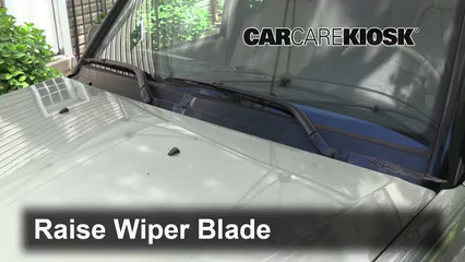 Front Windshield Wiper Blade Change: 2003 Land Rover Discovery SE 4.6L V8