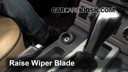 Rear Windshield Wiper Blade Change: 2004 Land Rover Range Rover HSE 4.4L V8