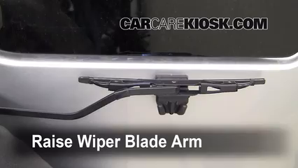 Rear Windshield Wiper Blade Change: 2007 Toyota FJ Cruiser 4.0L V6