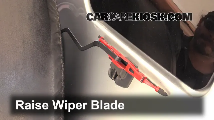 Rear Windshield Wiper Blade Change: 2008 Toyota FJ Cruiser 4.0L V6