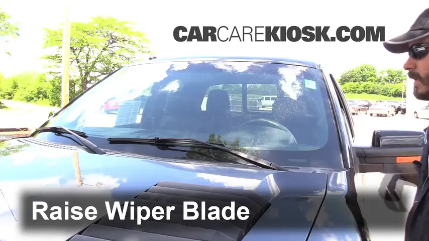 Front Windshield Wiper Blade Change: 2010 Ford F-150 SVT Raptor 6.2L V8