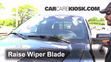 Front Windshield Wiper Blade Change: 2010 Ford F-150 SVT Raptor 6.2L V8