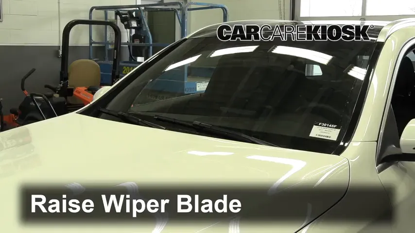 Changement de balai d'essuie-glace arrière: 2020 Mercedes-Benz GLB250 ...